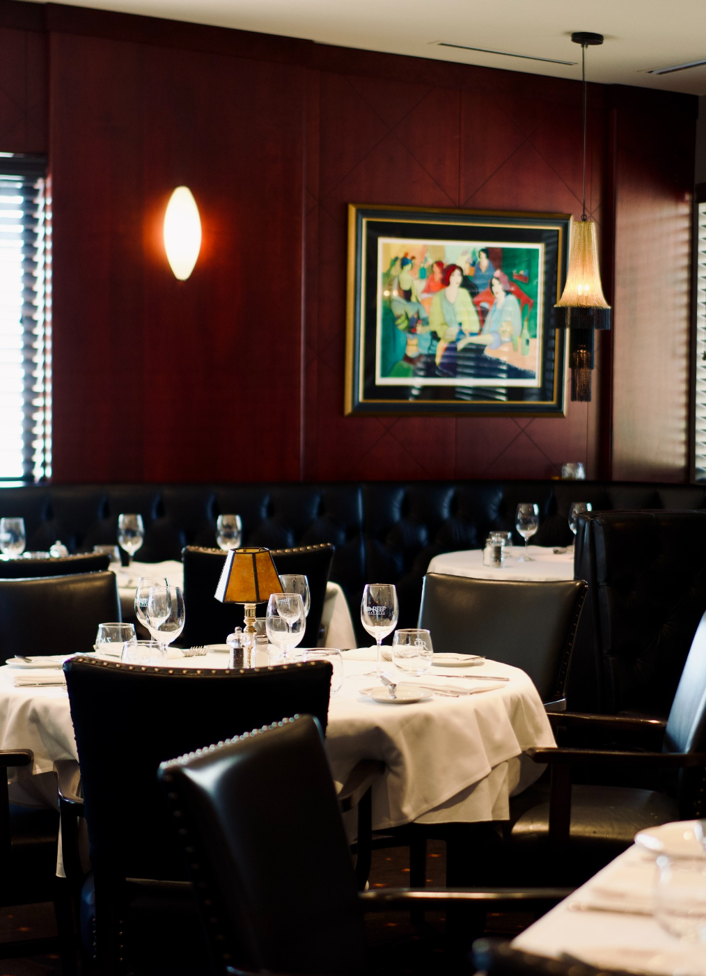 Group Dining - Rib N Reef - Montreal's Steakhouse & Cigar Lounge