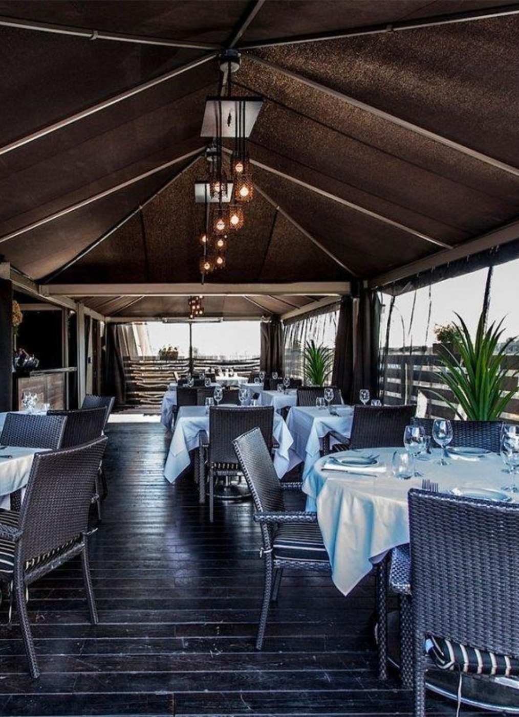 Group Dining - Rib N Reef - Montreal's Steakhouse & Cigar Lounge